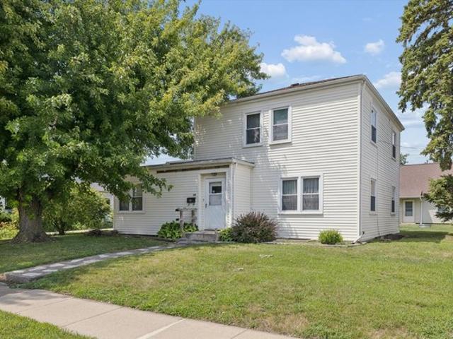 406 11th St, DeWitt, IA 52742