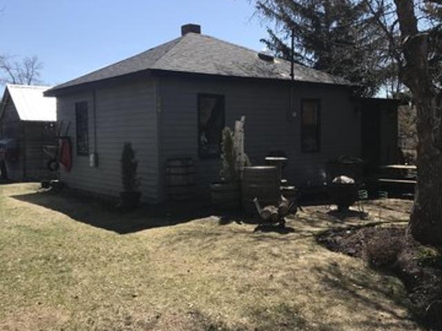 406 2nd St NW, Belfield, ND 58622