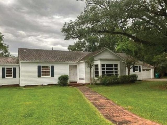 406 5th St, Abbeville, LA 70510