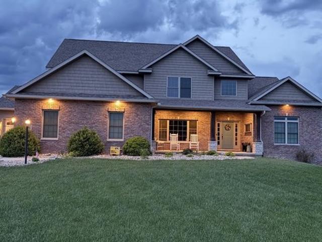 406 Cottingham Ln, Germantown Hills, IL 61548