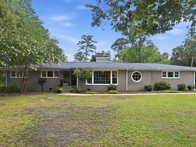 406 Country Club Dr, Jacksonville, NC 28546