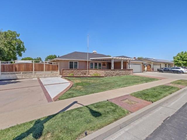 406 Cedar St, Hanford, CA 93230