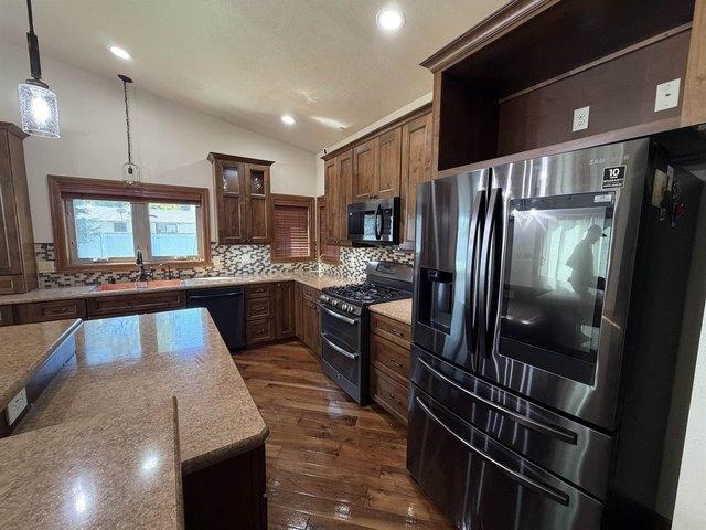 406 Cherokee Rd, Lexington, NE 68850