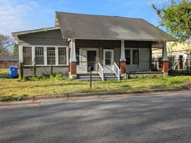 406 Academy St E, Wilson, NC 27893