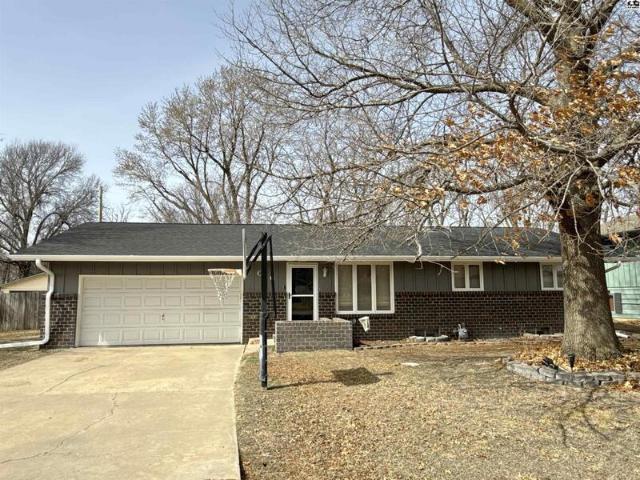406 Blue Spruce Rd, Hutchinson, KS 67502