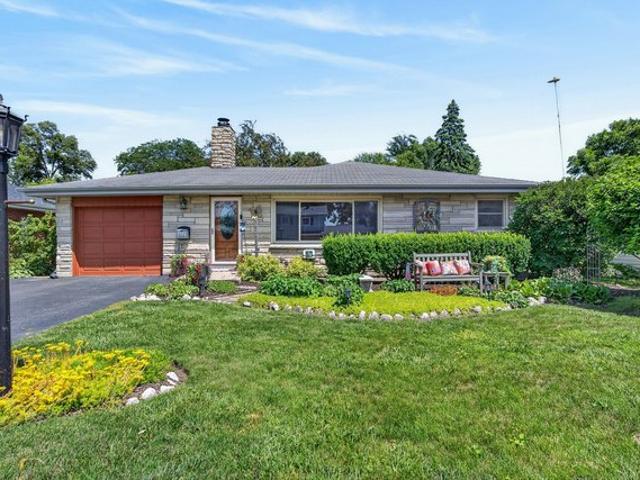 406 Brown St, Wauconda, IL 60084