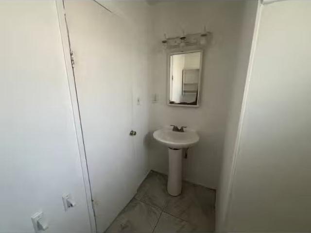 406 Buchanan St #B, Taft, CA 93268