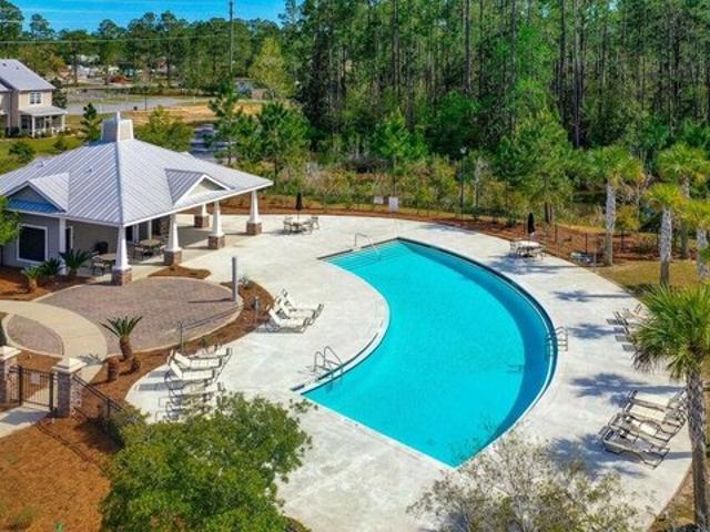 406 Date Palm Ln, Freeport, FL 32439