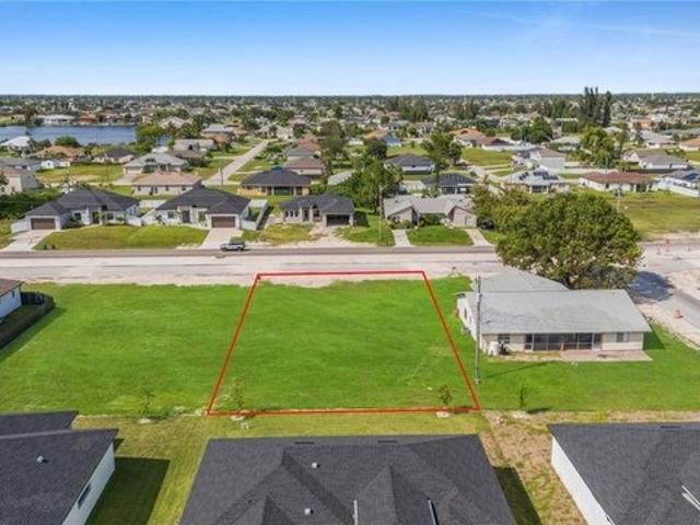 406 Diplomat Pkwy E, Cape Coral, FL 33909