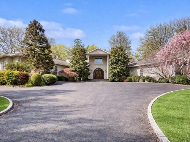 406 Duck Pond Rd, Locust Valley, NY 11560