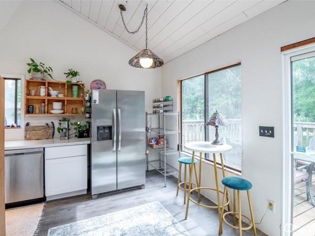 406 E Madrona Drive