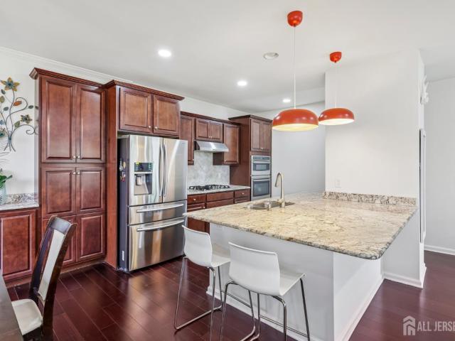 406 Ellsworth Way