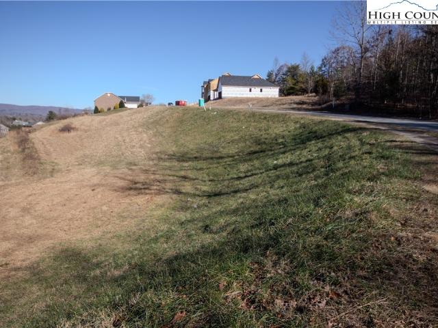 406 Huntington Woods Dr N, Lenoir, NC 28645 | MLS #253196 | Compass