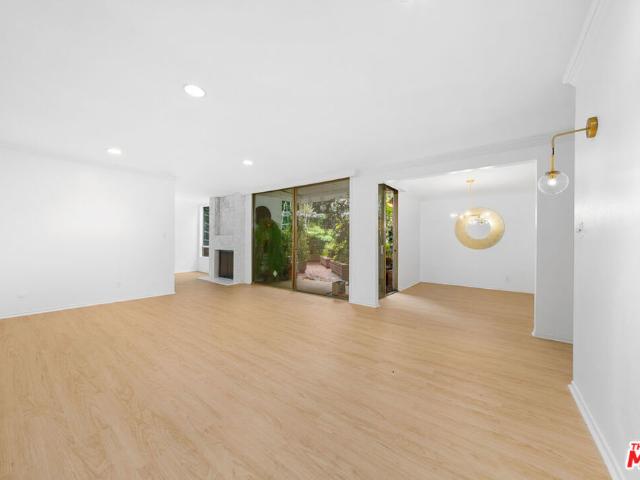 406 n oakhurst drive 105