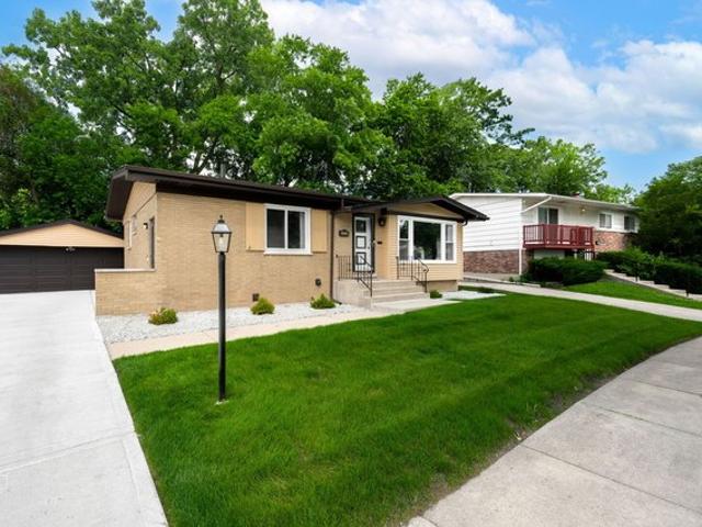 406 N Park Dr, Glenwood, IL 60425