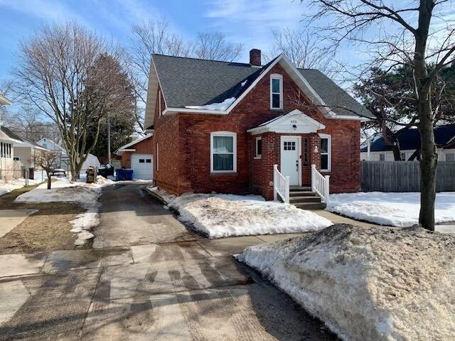 406 N Rowe St, Ludington, MI 49431