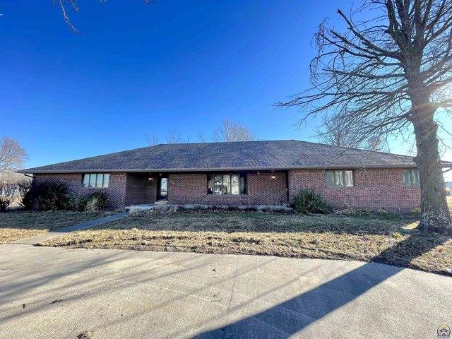 406 Noble Ave, Belvue, KS 66407