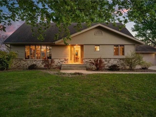 406 NE Grove St, Brownsdale, MN 55918