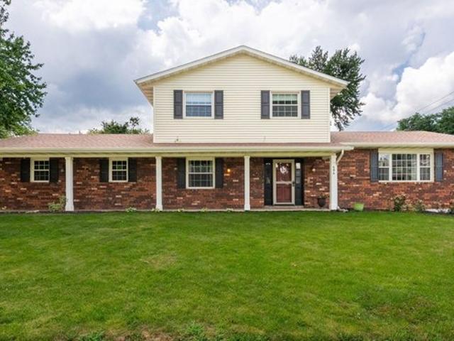 406 S 8th St, Eldridge, IA 52748