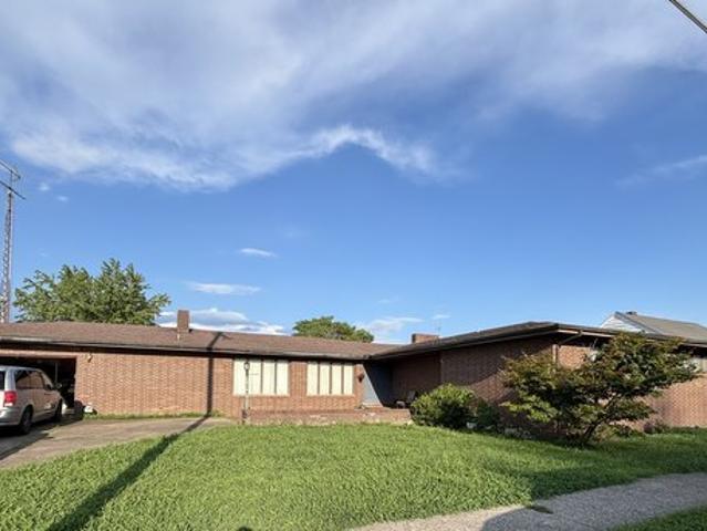 406 S Walnut St, Pinckneyville, IL 62274