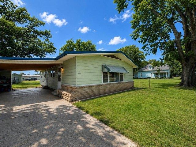 406 S Wells Ave, Altamont, KS 67330