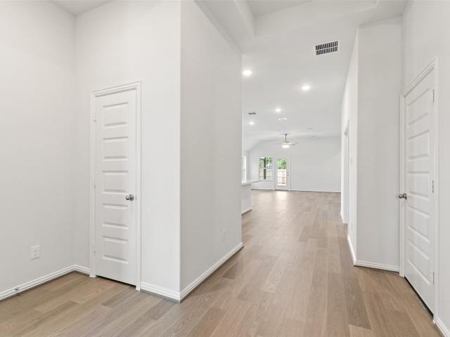 406 Stream Bend Way