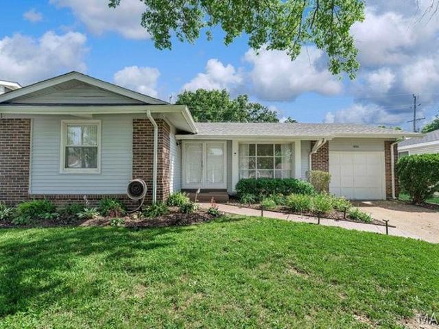 406 Palermo Dr, Ballwin, MO 63021