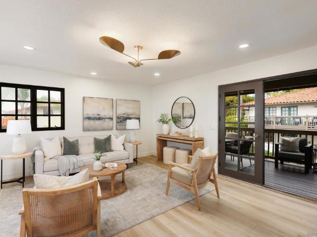 406 Paseo Pacifica