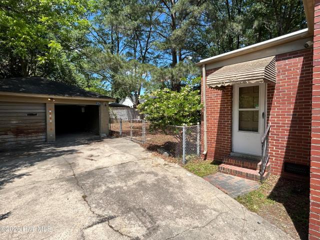 406 Rountree Street W