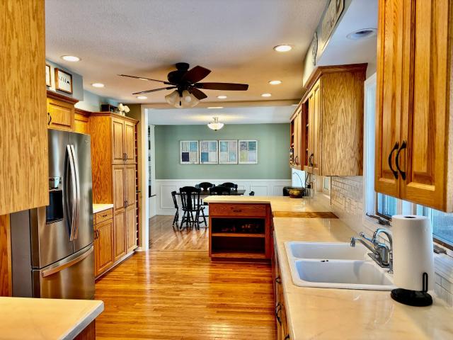 406 Robin Road