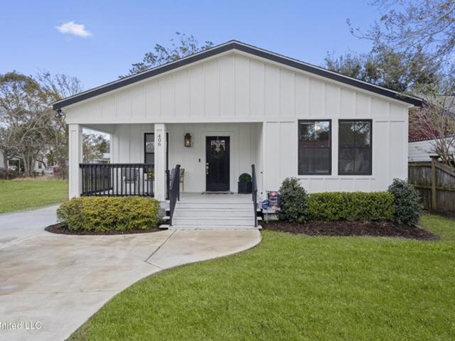 406 Russell Ave, Ocean Springs, MS 39564