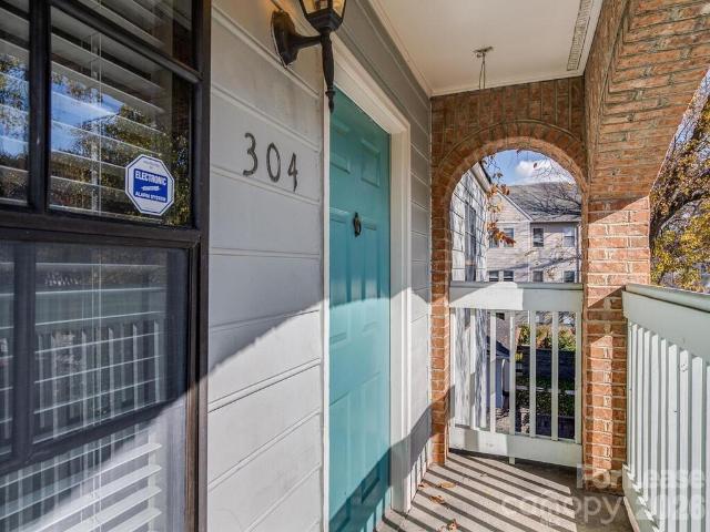 406 W 9th St, Unit 301, Charlotte, NC 28202 | MLS #4376 | Compass