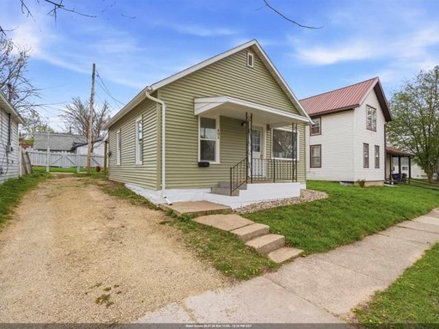 406 W Spring St, New London, WI 54961