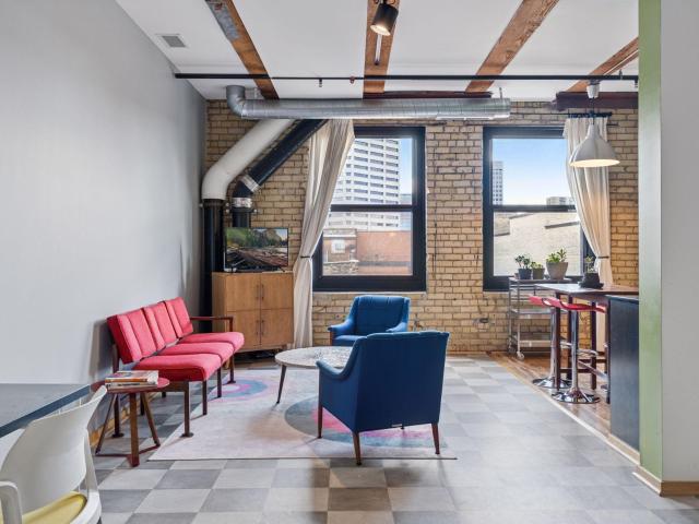 406 Wacouta Street # 611