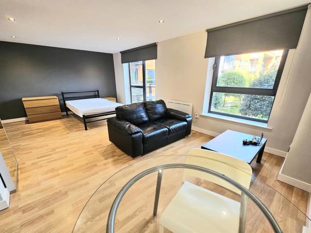 406, West One Peak, City Centre, S1