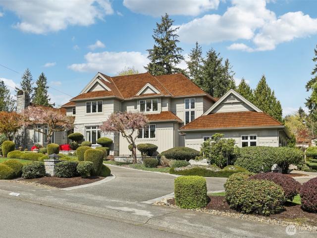 406 Windsor Dr SE