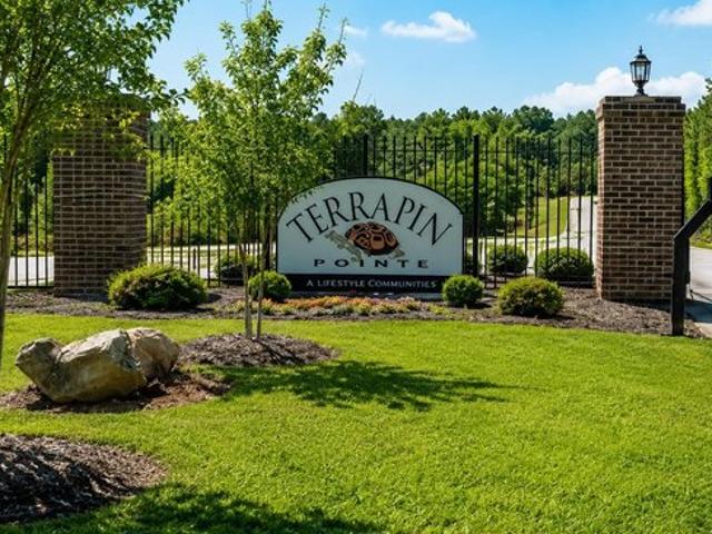 406 Terrapin Pointe Rd, Hodges, SC 29653