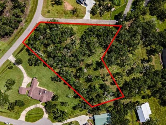 406 Thousand Oaks Dr, Angleton, TX 77515