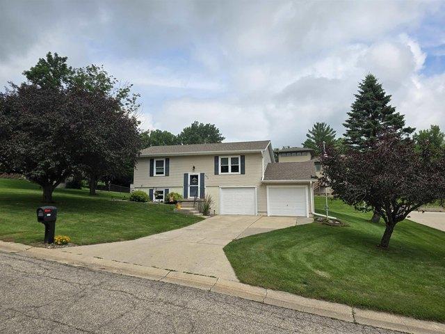 406 Twin View Dr, Decorah, IA 52101