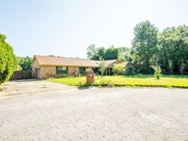 406 Twin Lakes Dr, Pensacola, FL 32504