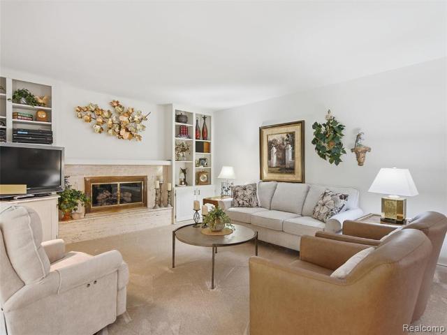 4074 Jennie Lane