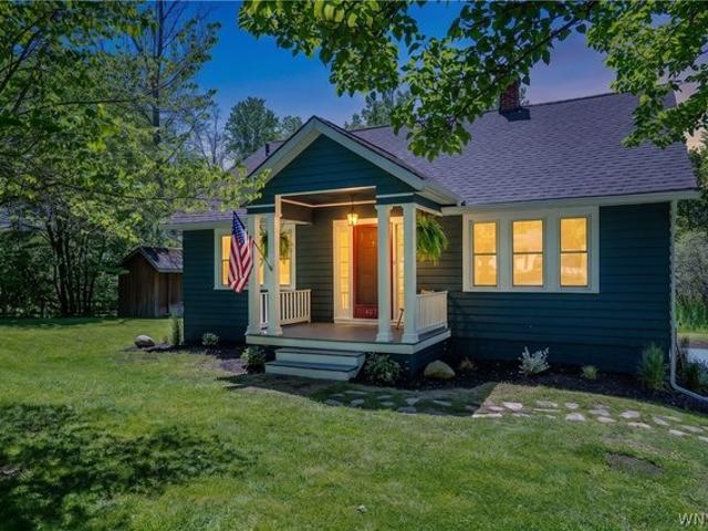 4076 N Freeman Rd, Orchard Park, NY 14127