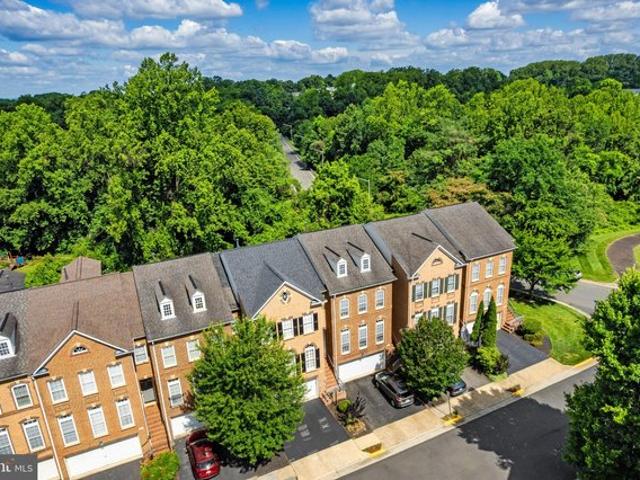 4076 Walnut Cove Cir, Fairfax, VA 22033