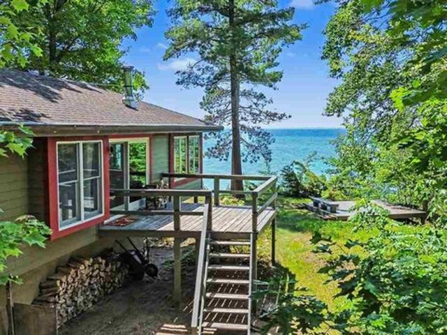 4077 Michigan Trl, Kewadin, MI 49648