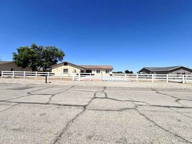 40719 th St E, Lake Los Angeles, CA 93535