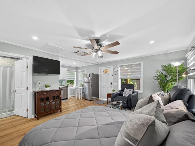 407 1/2 Fairbanks Street