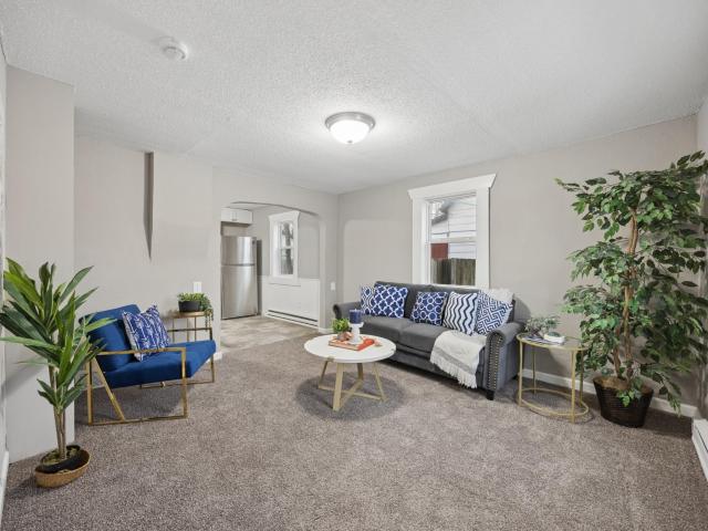 407 1 / Avenue N