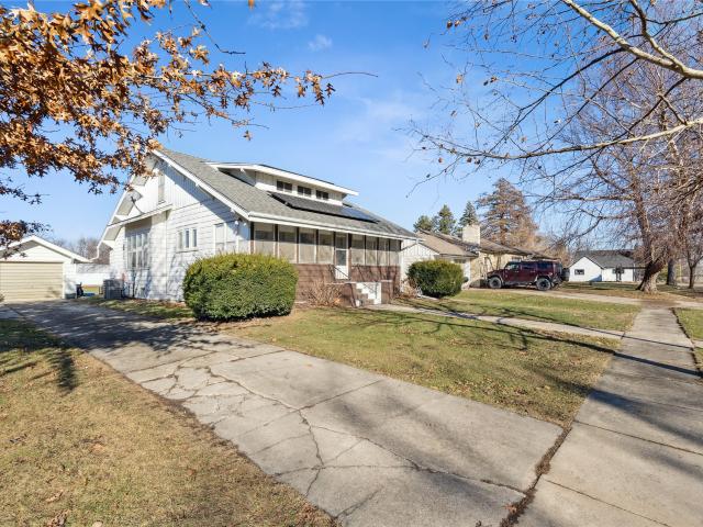 407 2nd Street SE