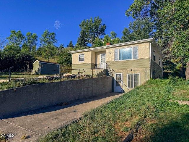 407 7th Ave NW, Mandan, ND 58554