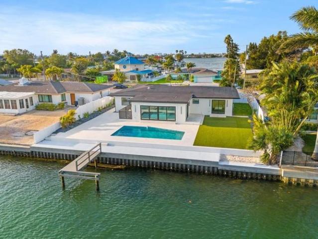 407 41st Ave, Saint Pete Beach, FL 33706